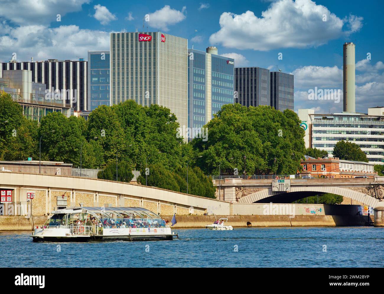 Paris seine quai view hi-res stock photography and images - Alamy