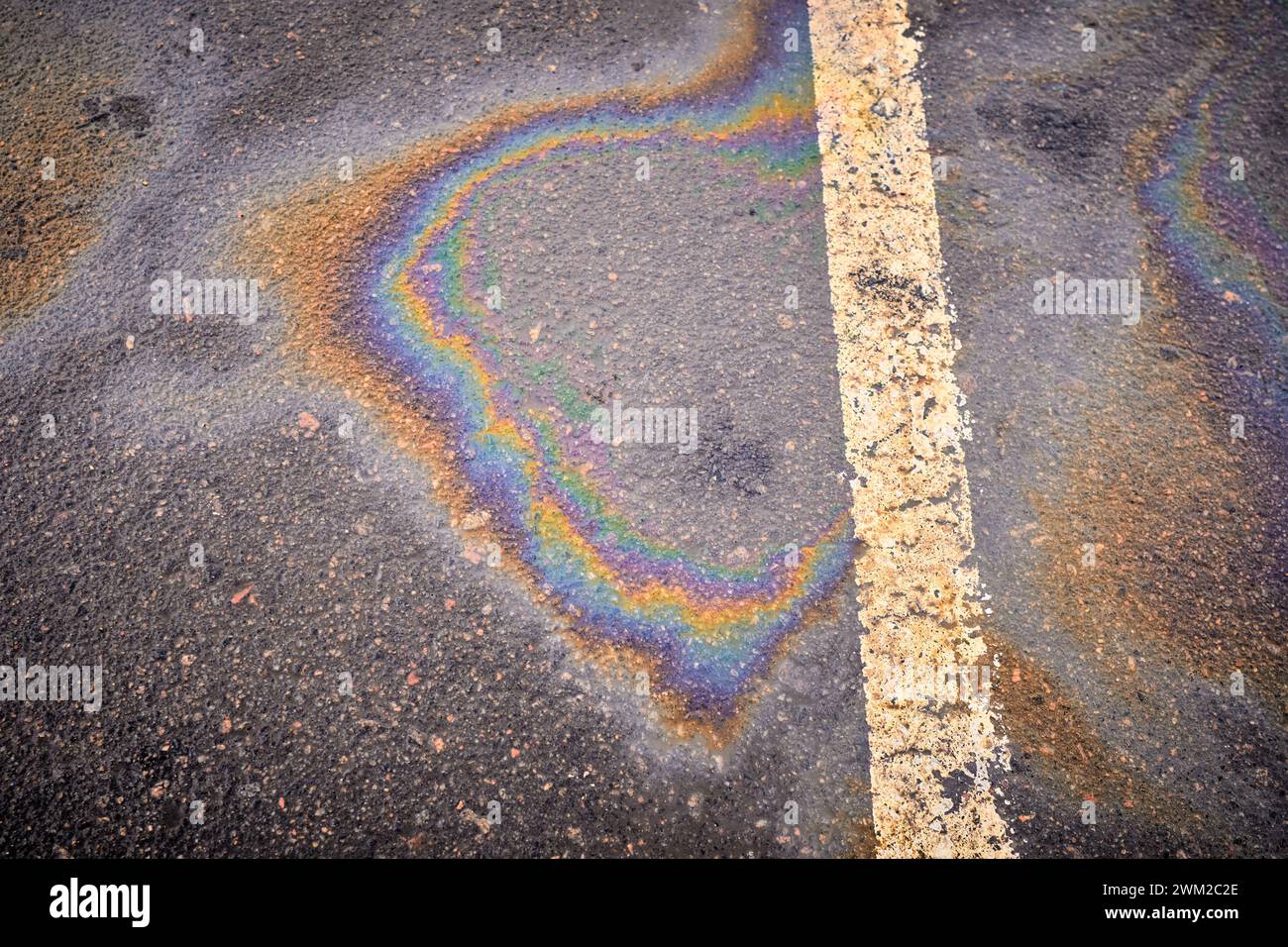 Oil slick sea line hi-res stock photography and images - Alamy
