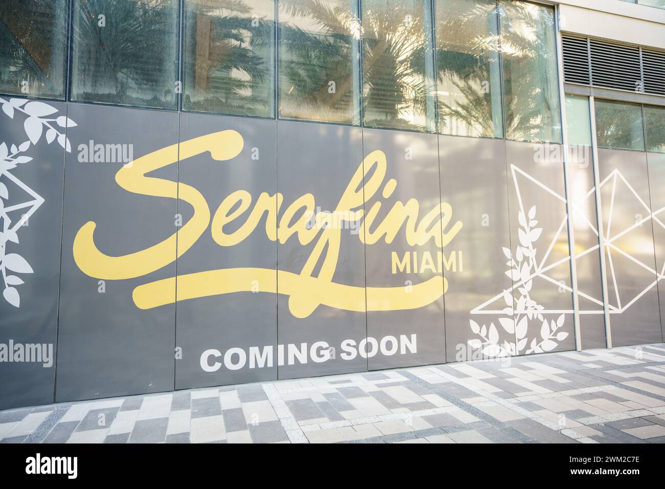 Coming soon sign hi-res stock photography and images - Alamy