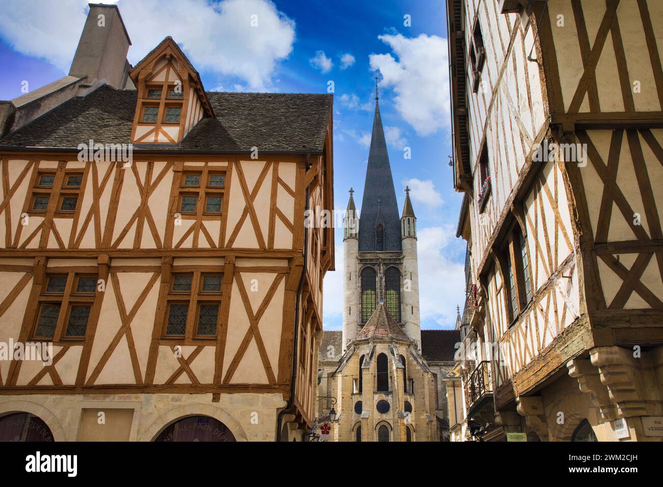 Traditional timber frame tudor style buildings hi-res stock photography ...