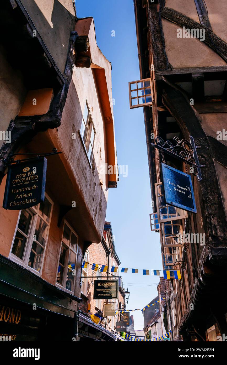 Medieval buildings england hi-res stock photography and images - Alamy