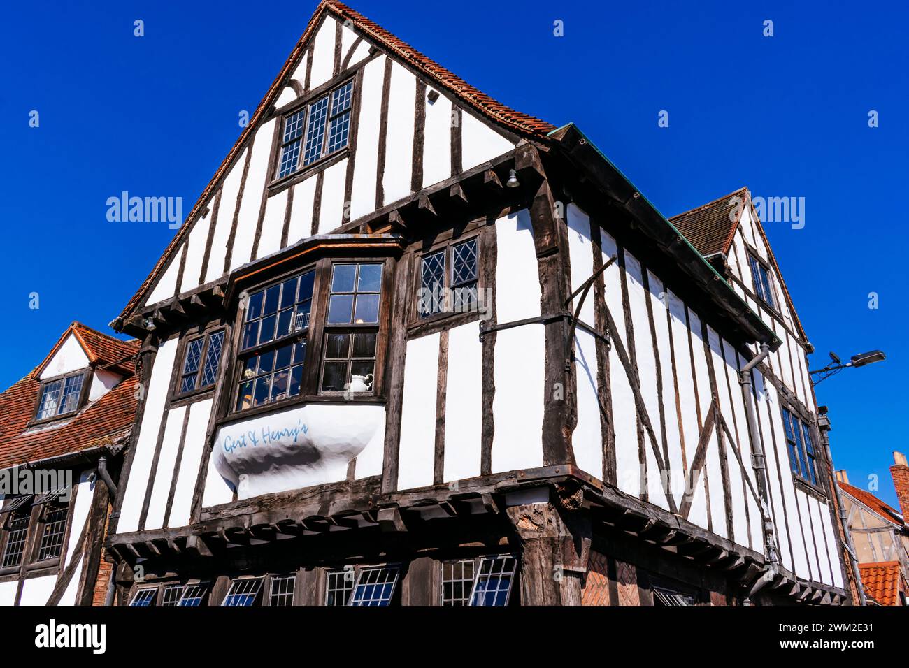 Tudor architecture. Gert and Henry's pub in the Shambles. York, North ...