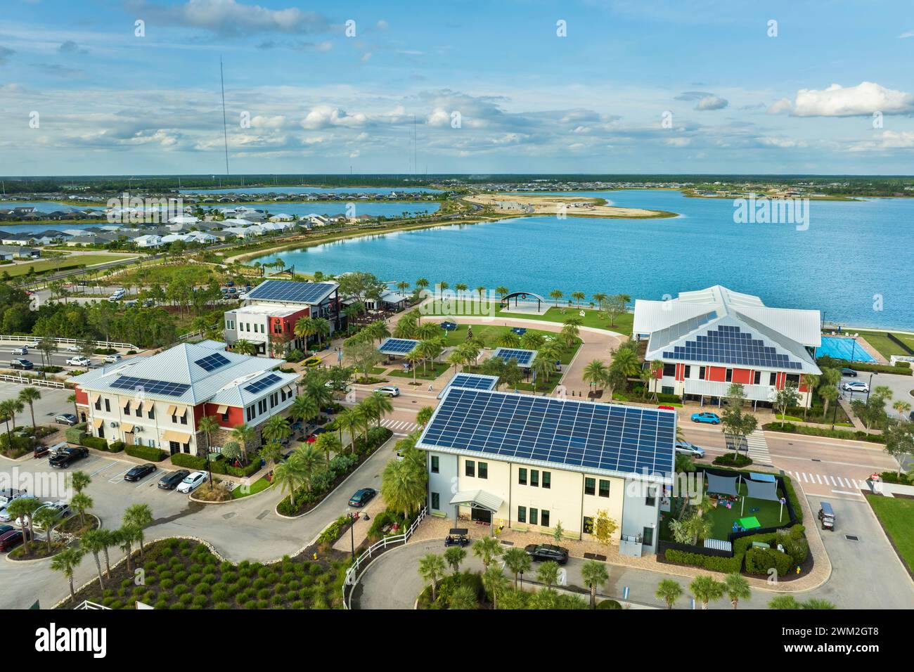 Autonomous town in Florida with photovoltaic rooftops covered with ...