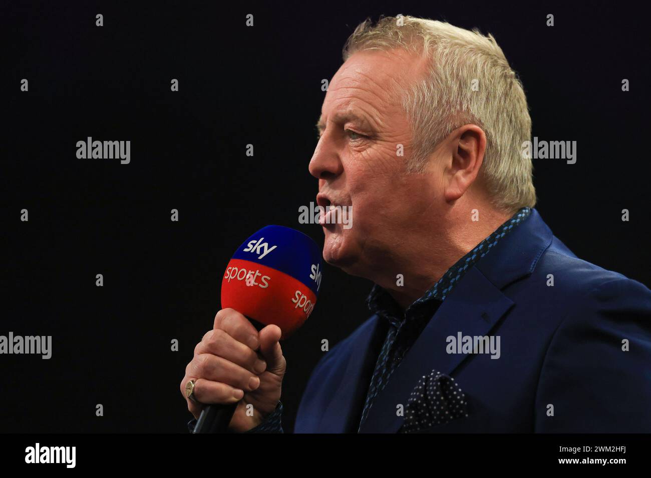 Darts sky sports mc hi-res stock photography and images - Alamy