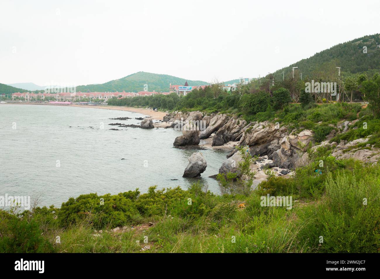 Scenic side view of a water body by the road Stock Photo - Alamy