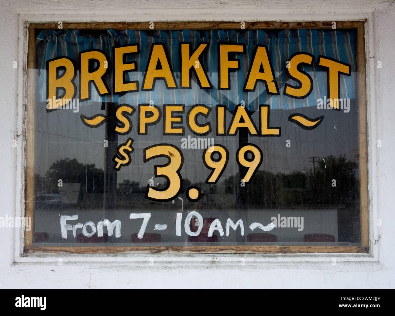 Painted cafe sign hi-res stock photography and images - Alamy