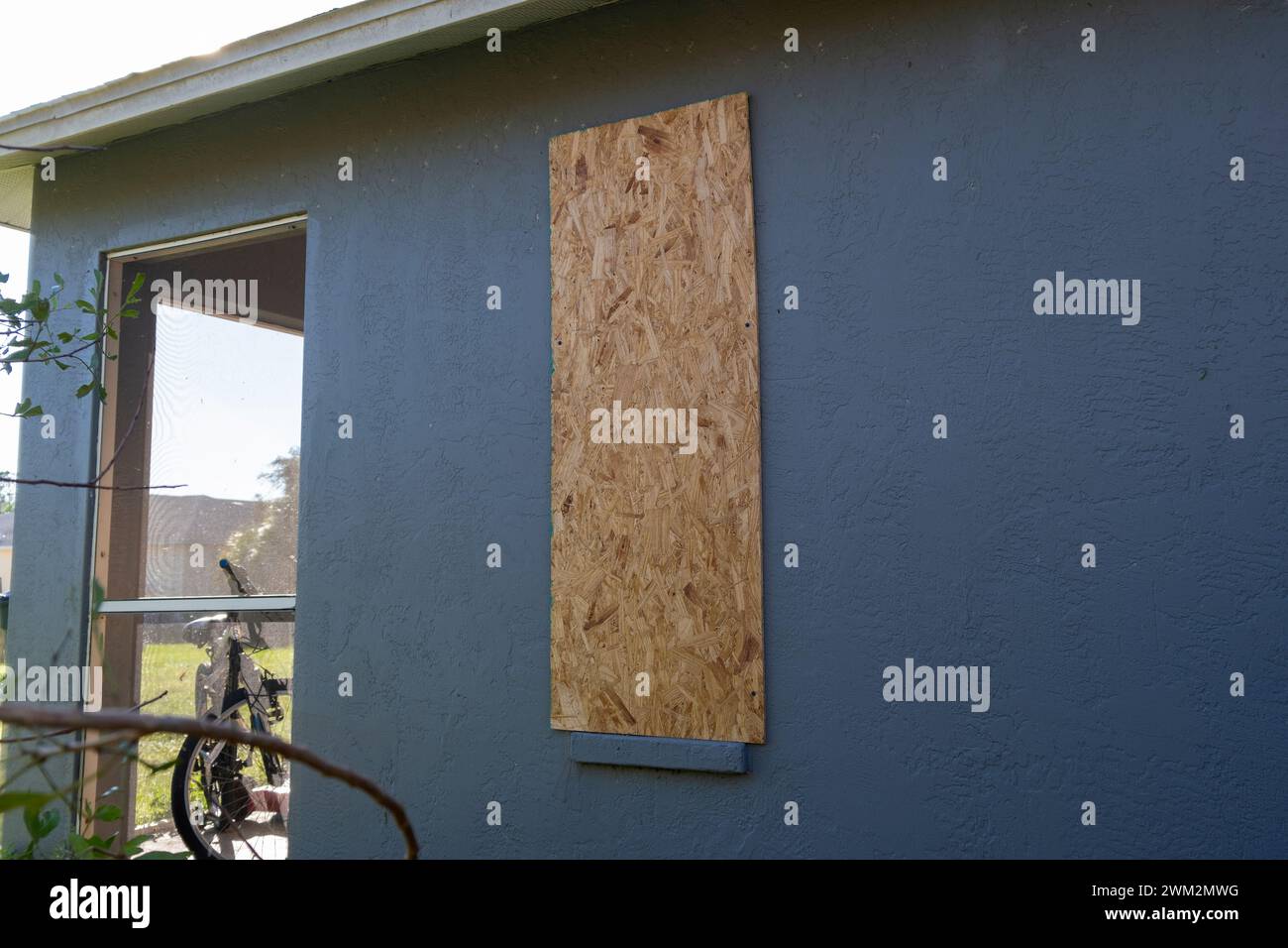 Window boarding hurricane hi-res stock photography and images - Alamy