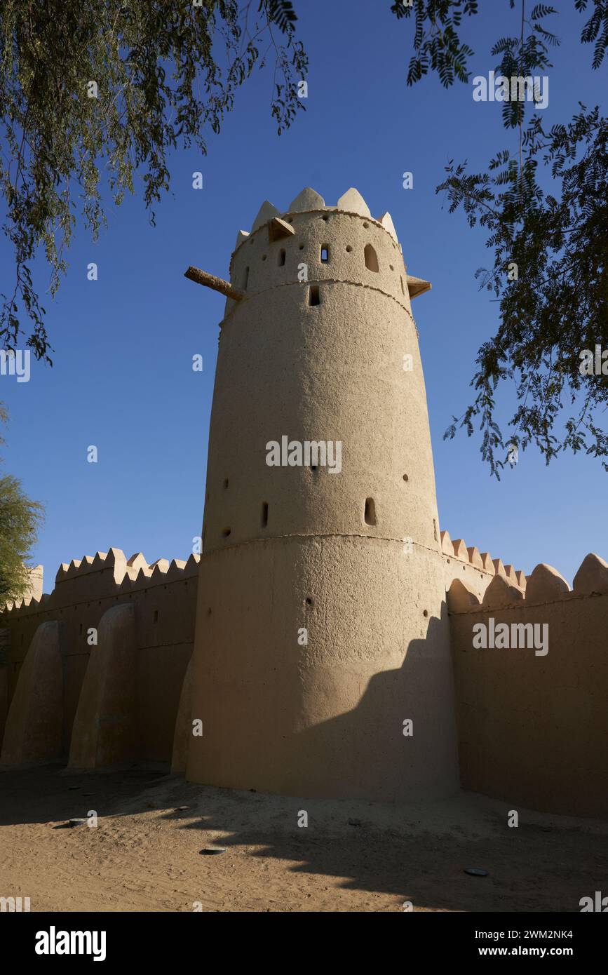 Uae desert fort hi-res stock photography and images - Alamy