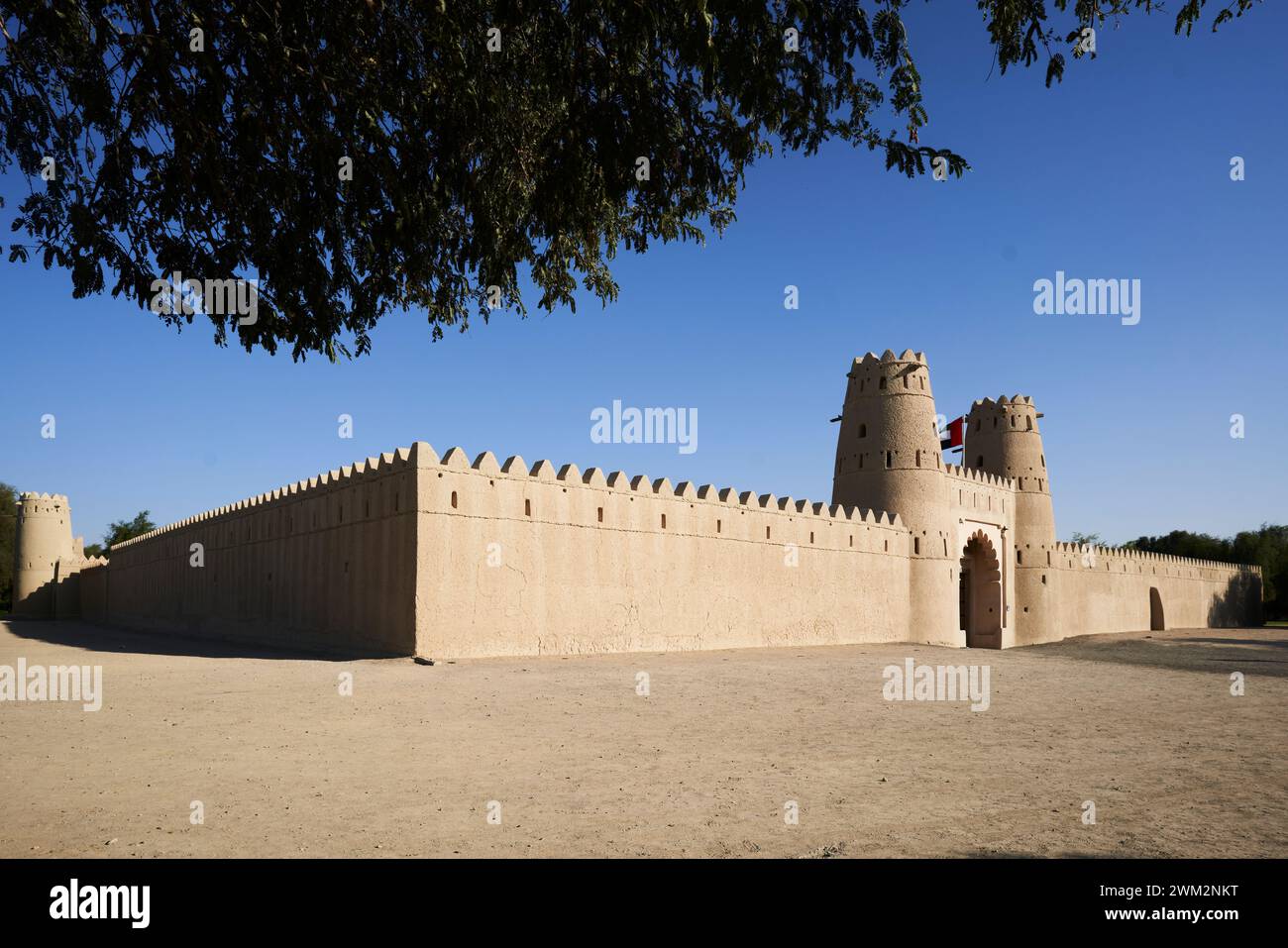 Uae desert fort hi-res stock photography and images - Alamy