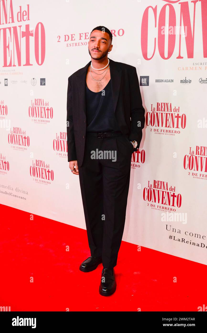 Singer Omar seen posing during the premiere of the Spanish comedy film ...