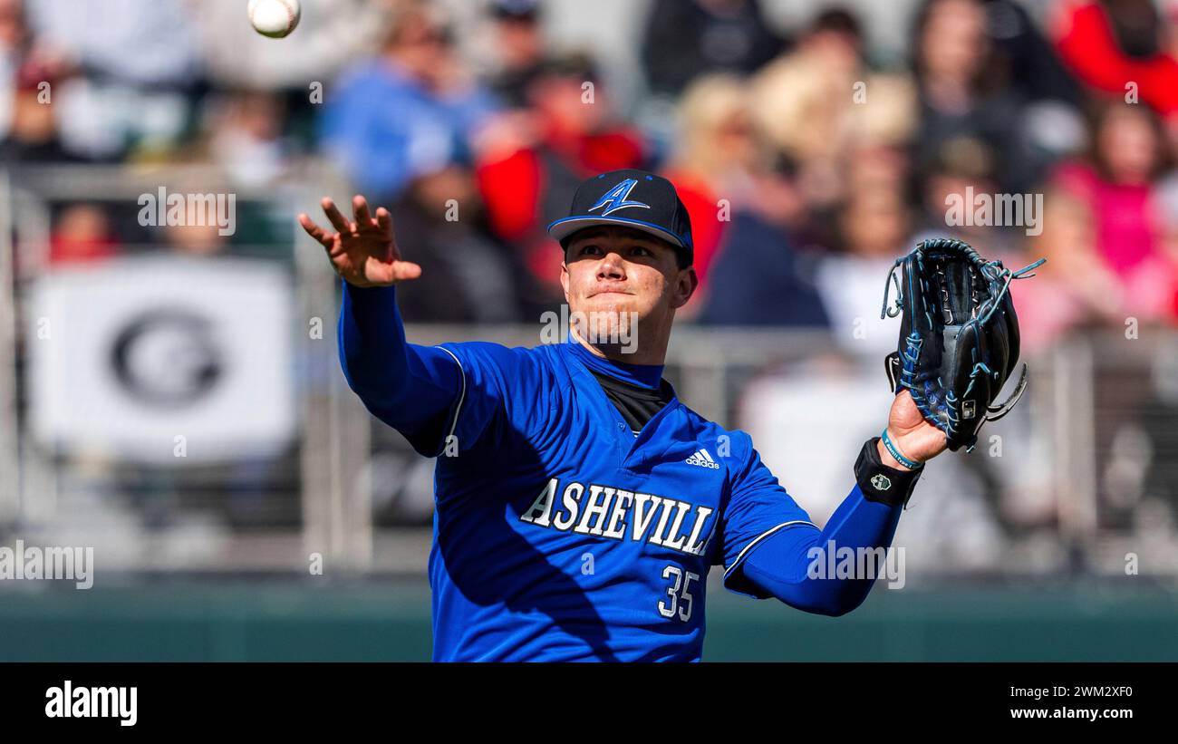 UNC Asheville pitcher Justin Needles (35) throws to 1st base during an ...