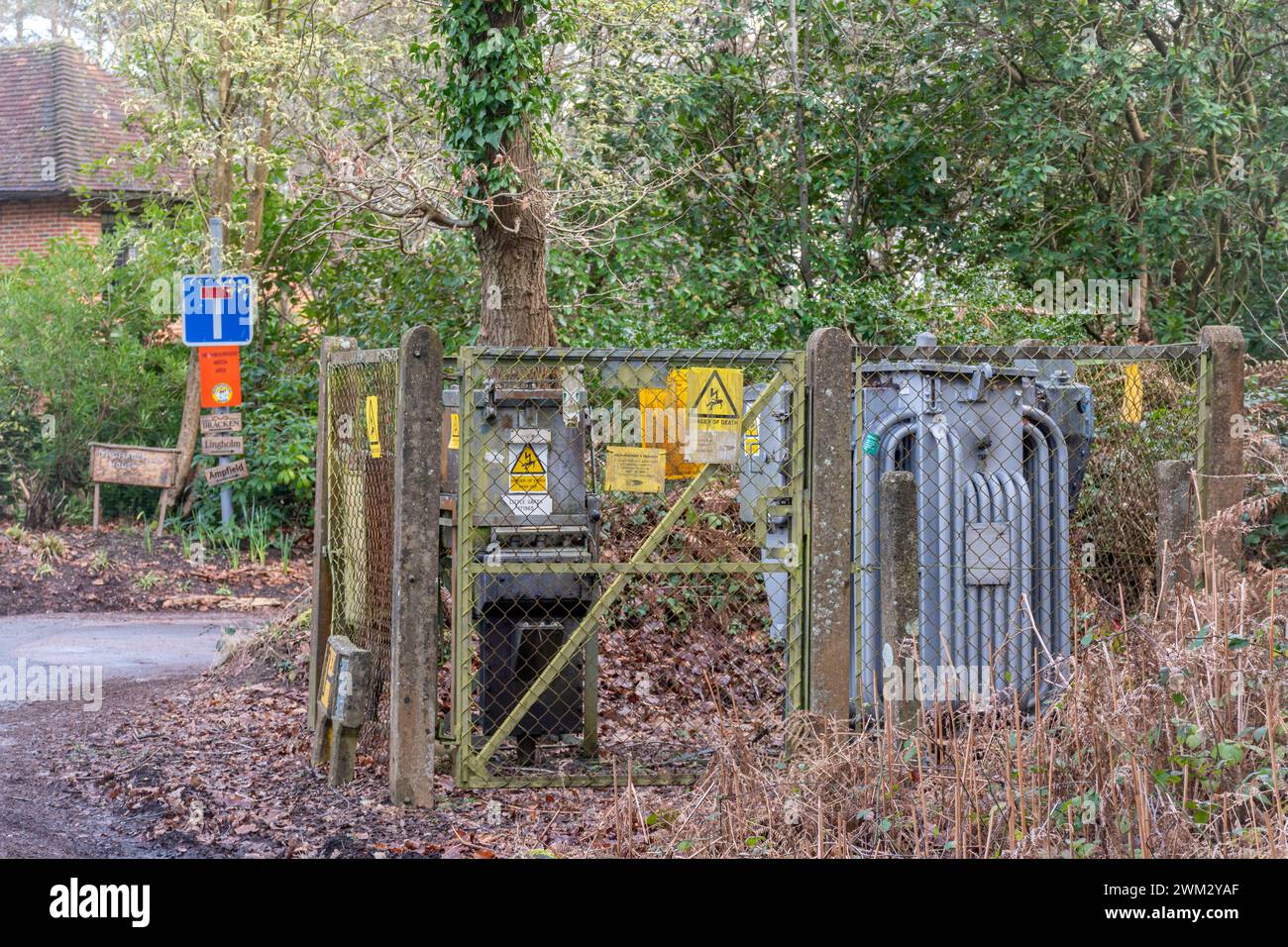 Electrical safety signs hi-res stock photography and images - Alamy