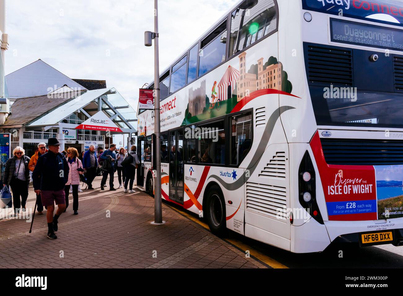 Shuttle bus between the ferry terminal and the Southampton Central ...