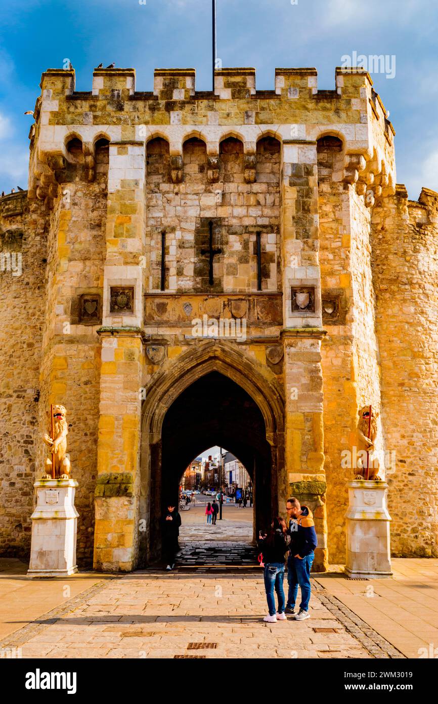 The Bargate is medieval gatehouse in the city centre of Southampton ...