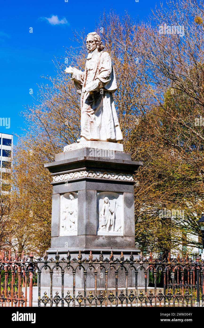Statue of Isaac Watts in Watts Park, Southampton, Hampshire, England ...