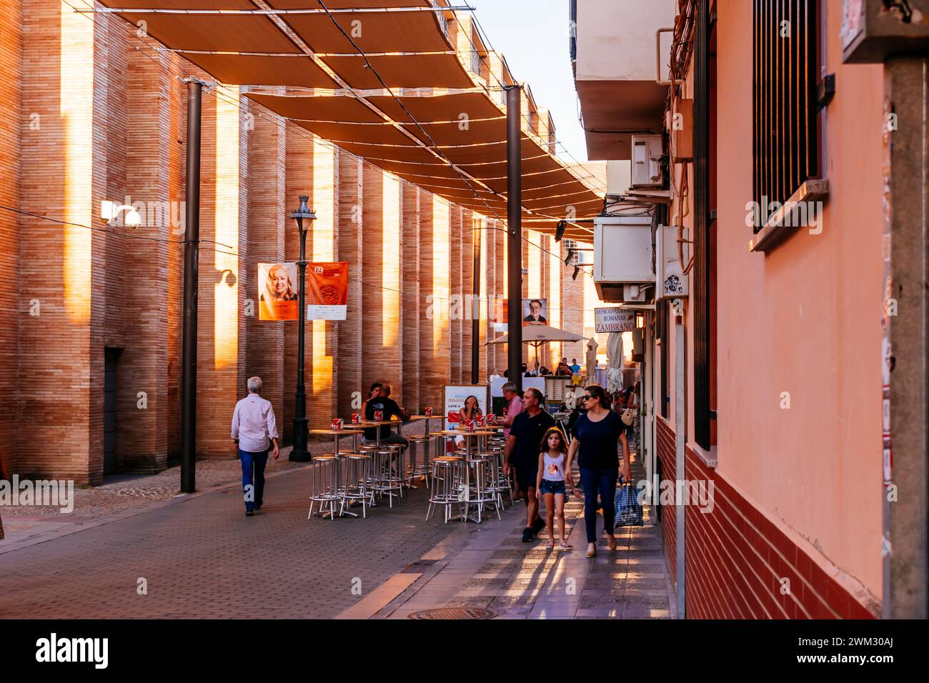 Shade giving structures hi-res stock photography and images - Alamy