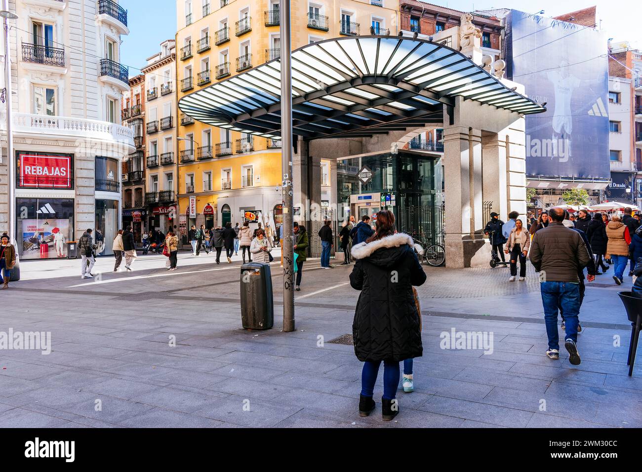 Front view. Red de San Luís Pavillion access to metro station. Replica ...