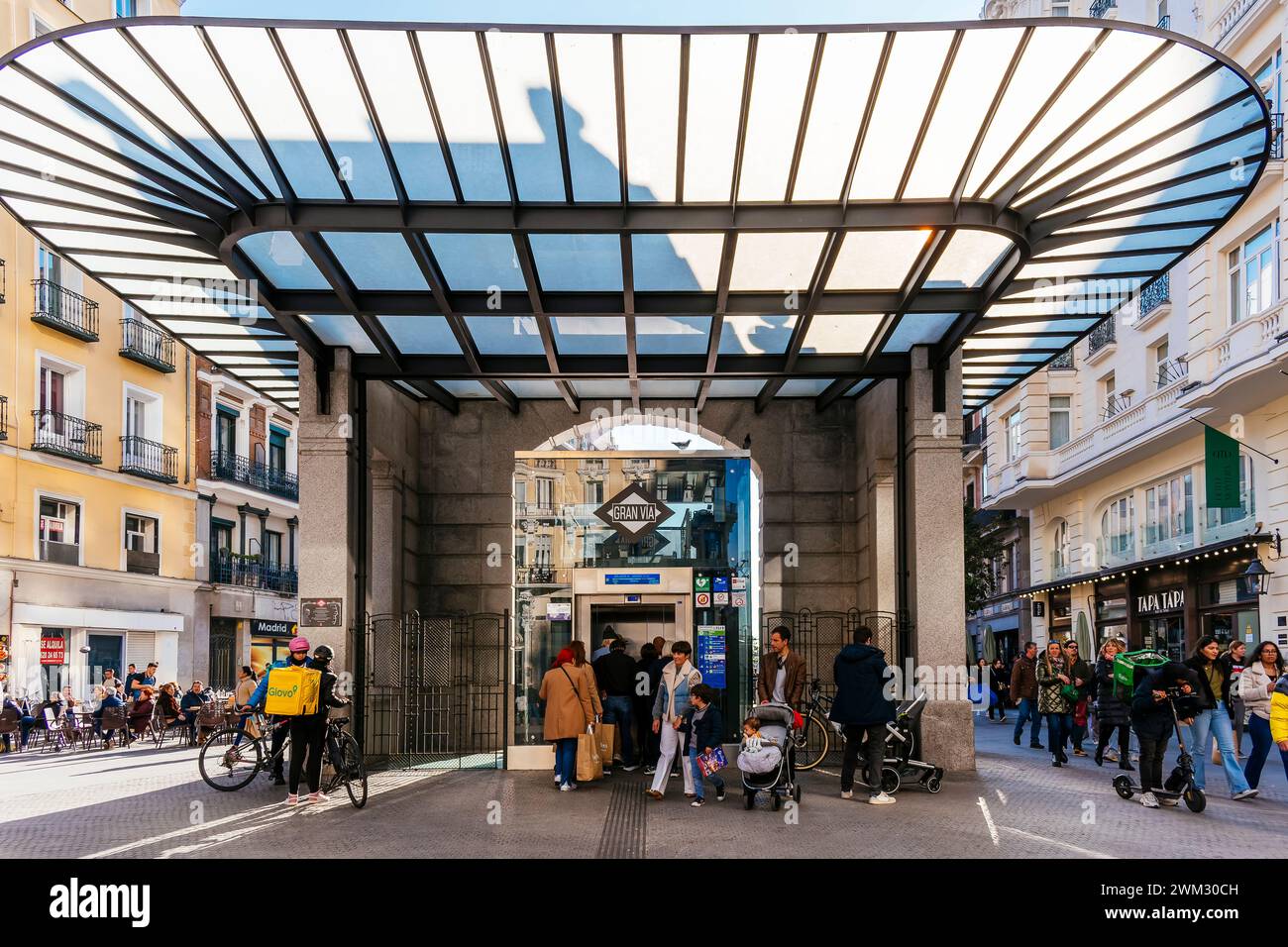 Front view. Red de San Luís Pavillion access to metro station. Replica ...