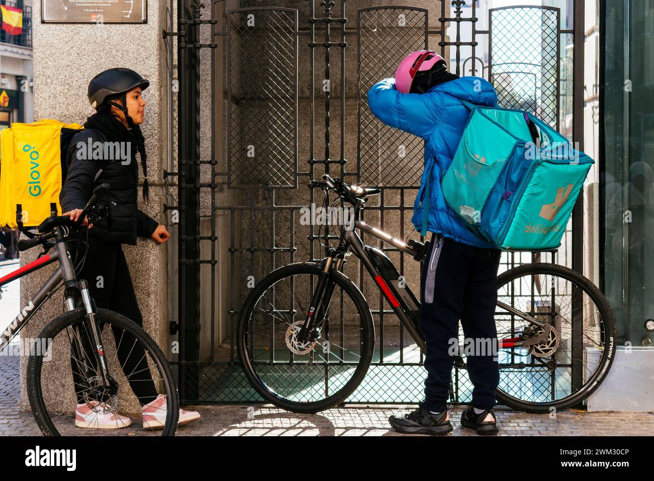 Deliveroo delivery house hi-res stock photography and images - Alamy