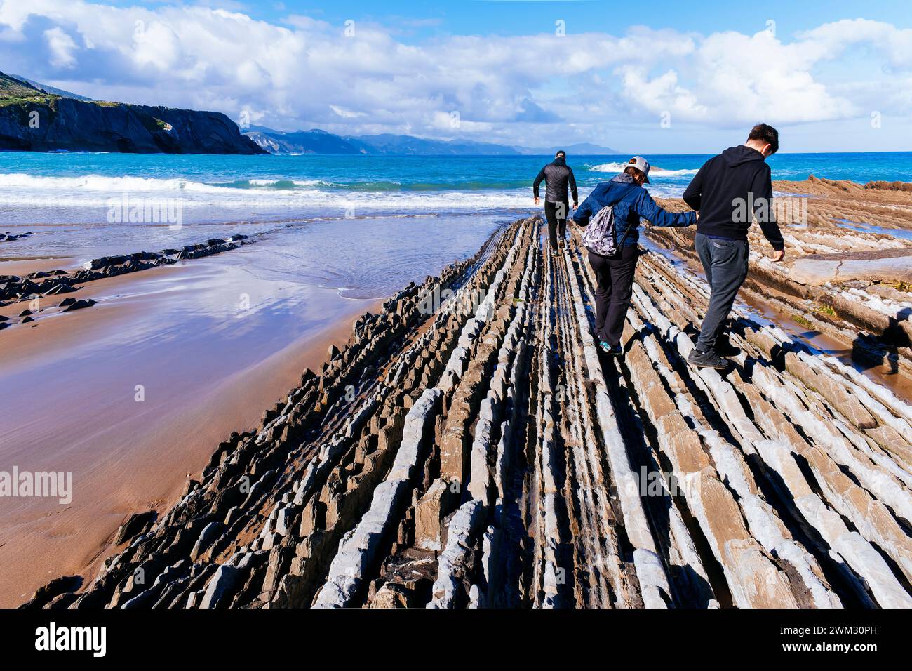 Flysch on Itzurun beach. Zumaya, Guipúzcoa, País Vasco, Spain, Europe ...