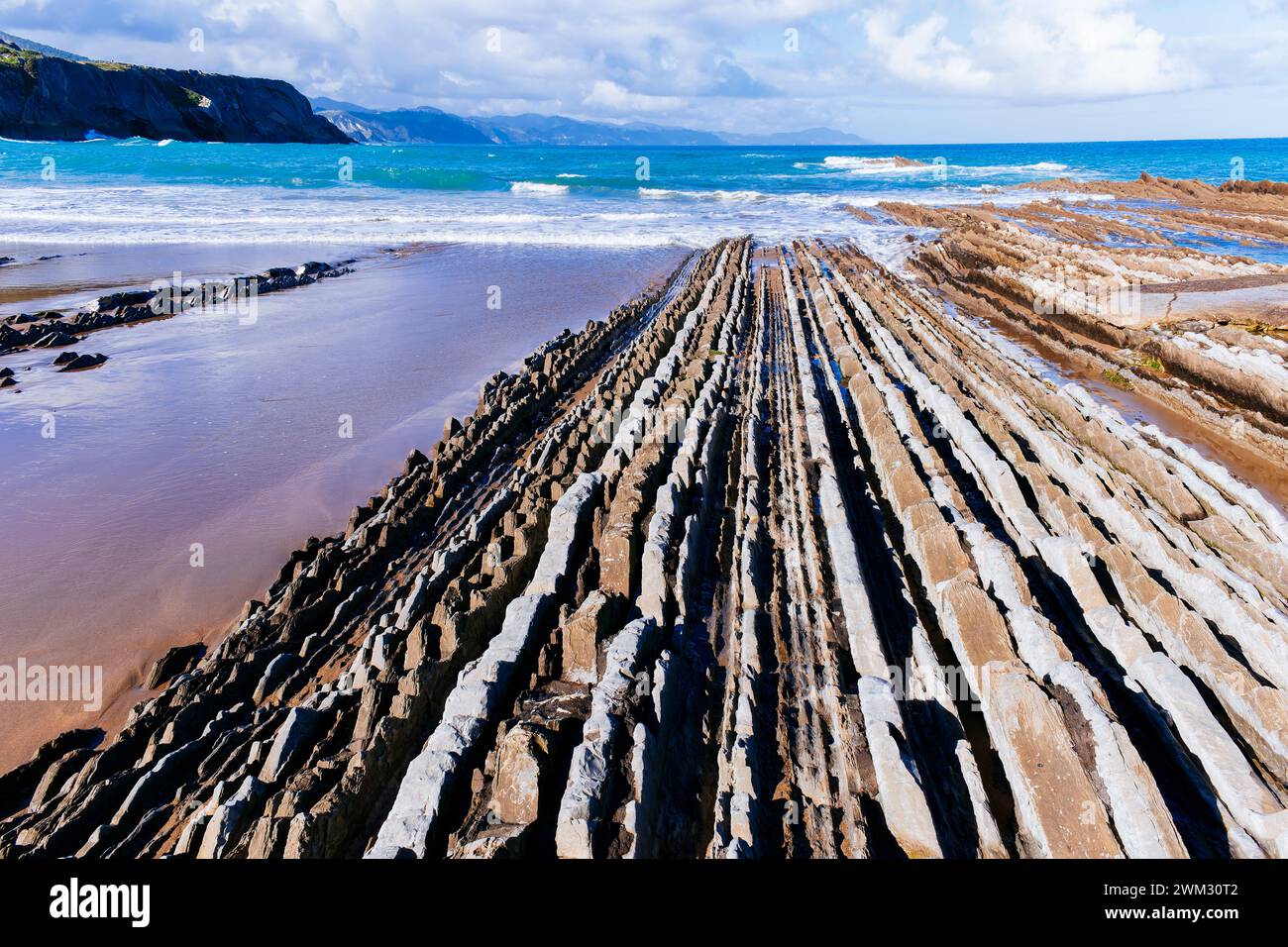 Flysch on Itzurun beach. Zumaya, Guipúzcoa, País Vasco, Spain, Europe ...
