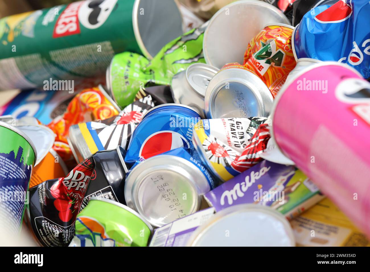 Empty pepsi cans hi-res stock photography and images - Alamy