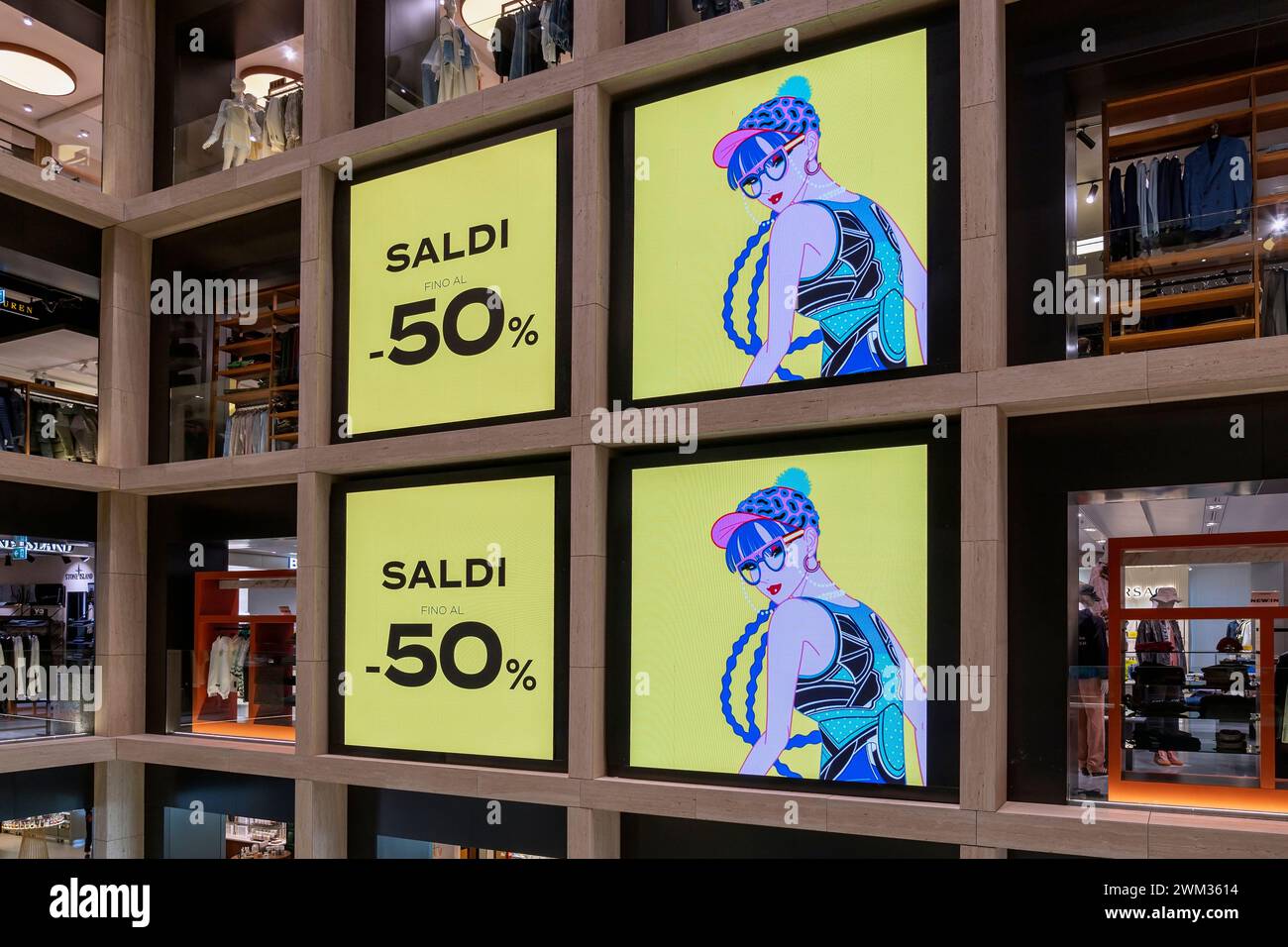 Rinascente luxury department store hi-res stock photography and images ...