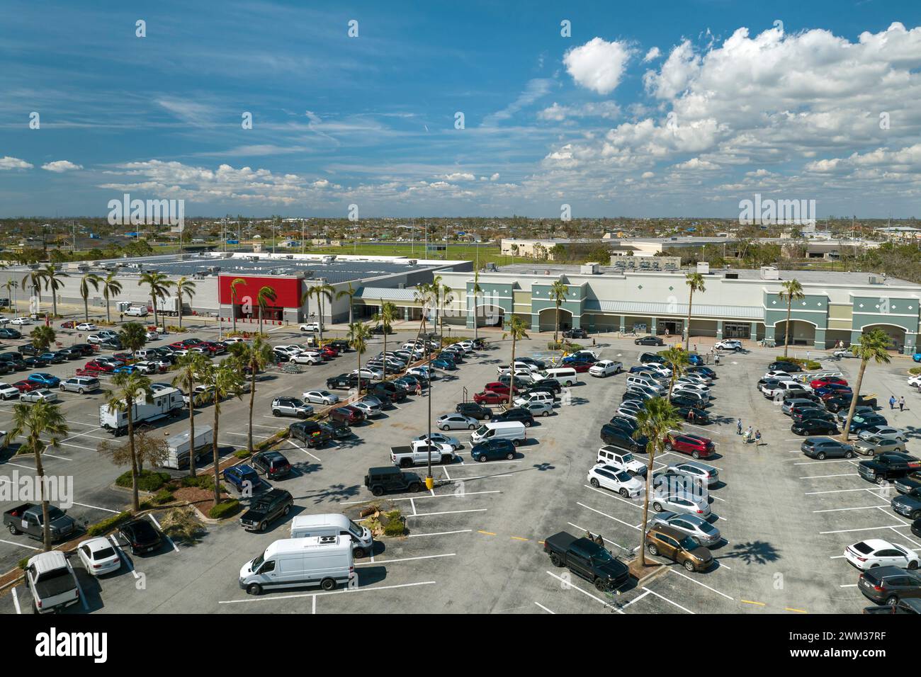 Cars parked in front of the airport hi-res stock photography and images ...