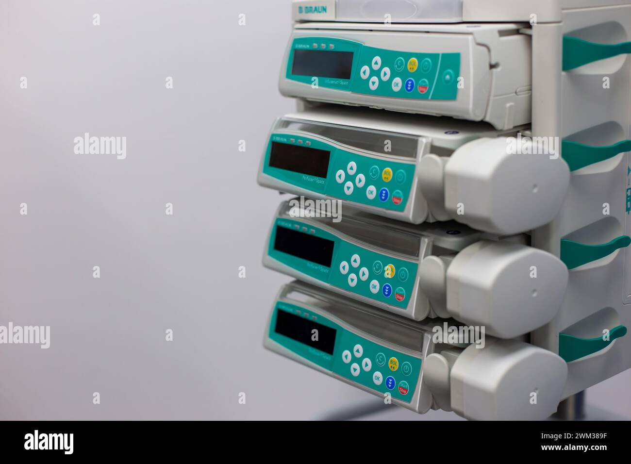 Iv infusion system administration hi-res stock photography and images ...