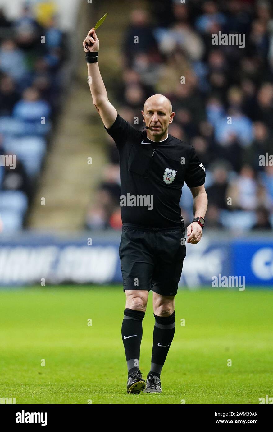 Referee Andy Davies during the Sky Bet Championship match at the ...