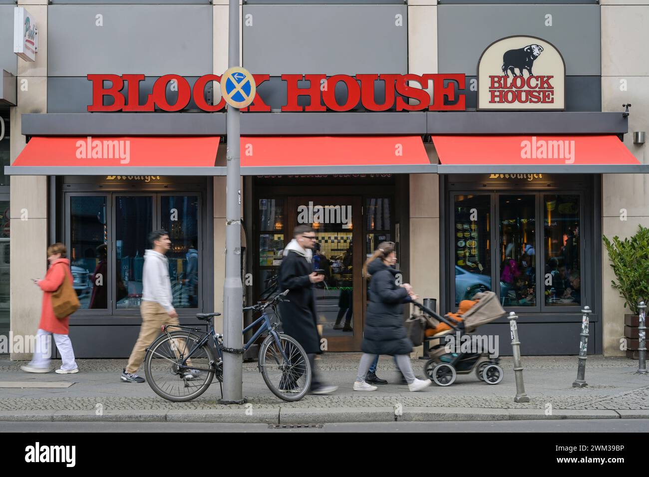 Block house hi-res stock photography and images - Alamy