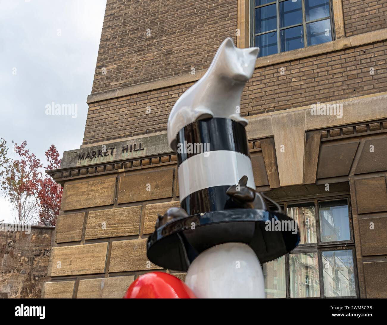 Statue of cat in Cambridge Stock Photo - Alamy