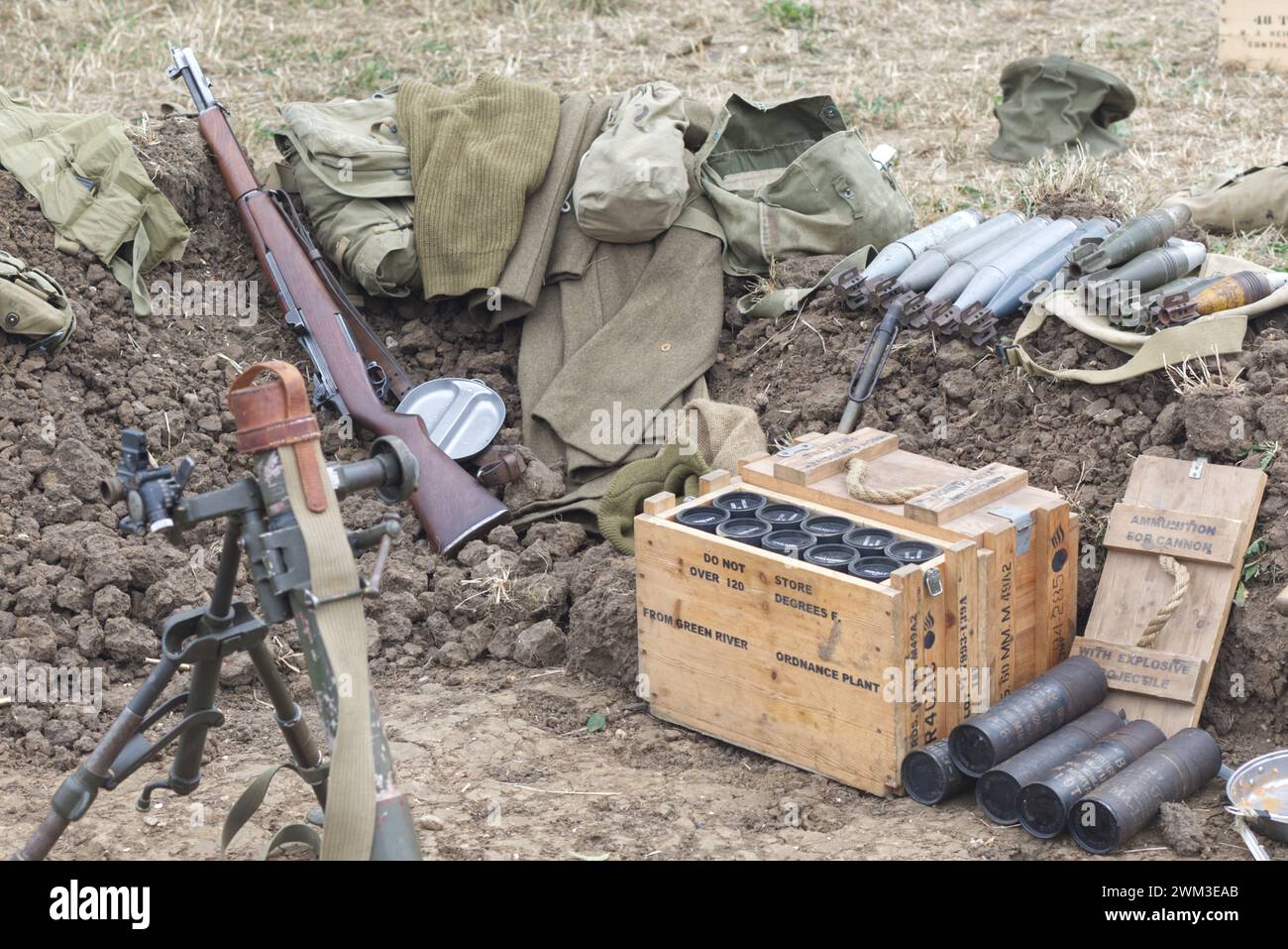cannon ammunition and riffle ww1 Stock Photo - Alamy