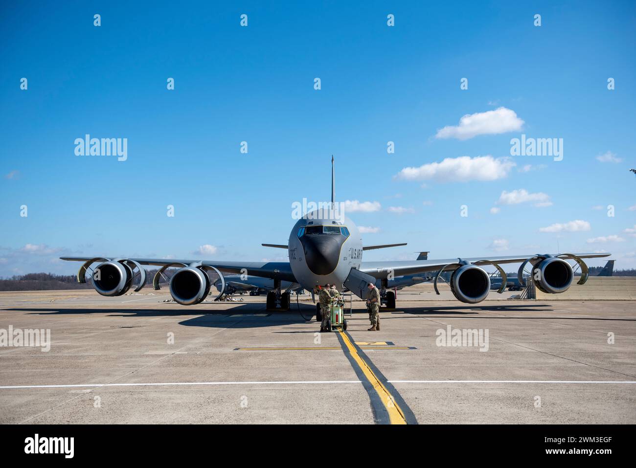 Members assigned to the Pennsylvania Air National Guard perform ...