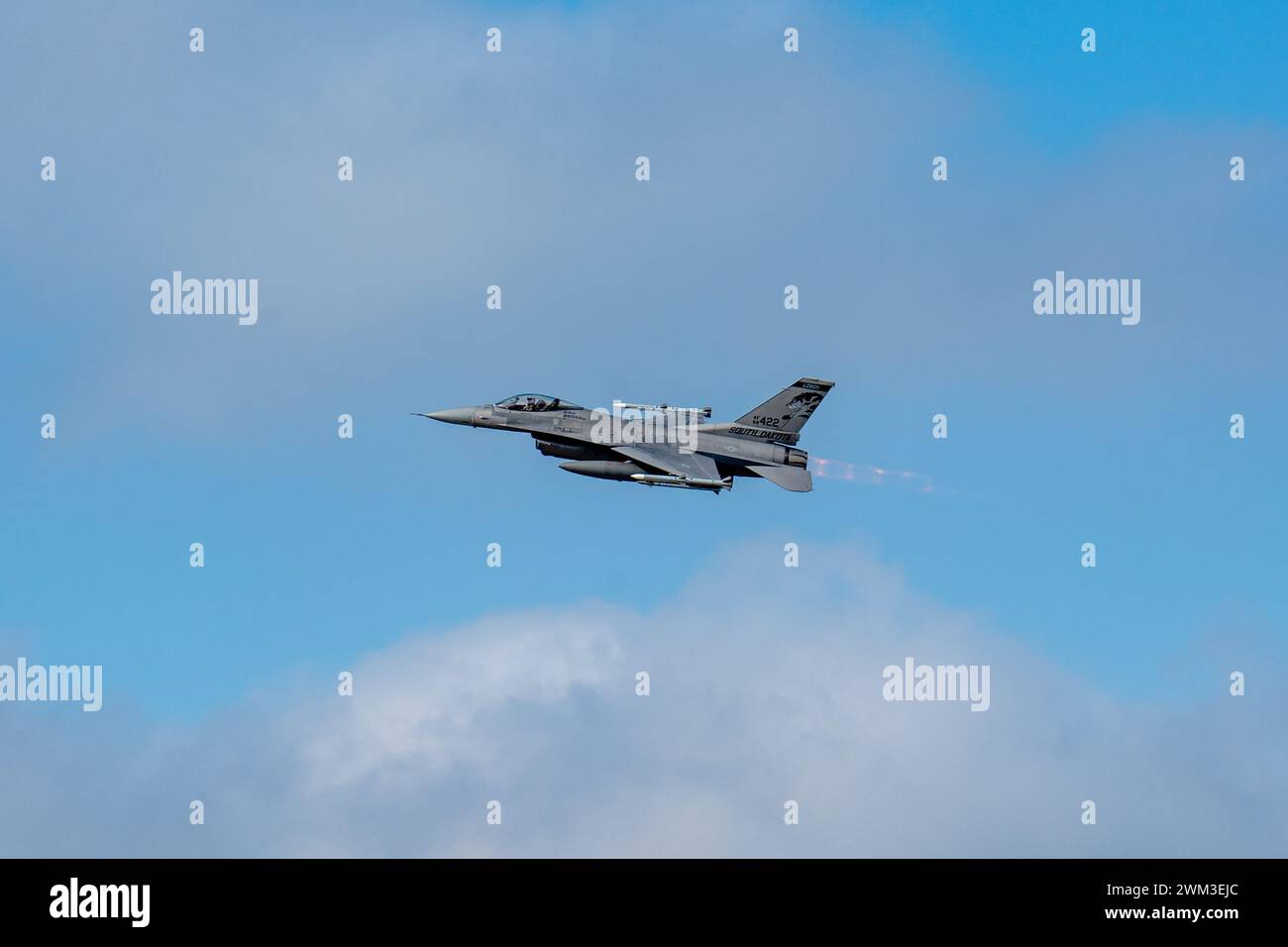 An F-16 Fighting Falcon assigned to 175th Fighter Squadron refuels ...