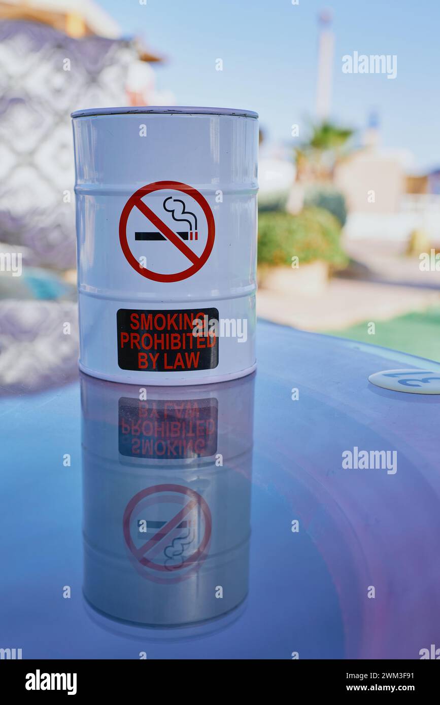 no smoking sign on a can Stock Photo - Alamy