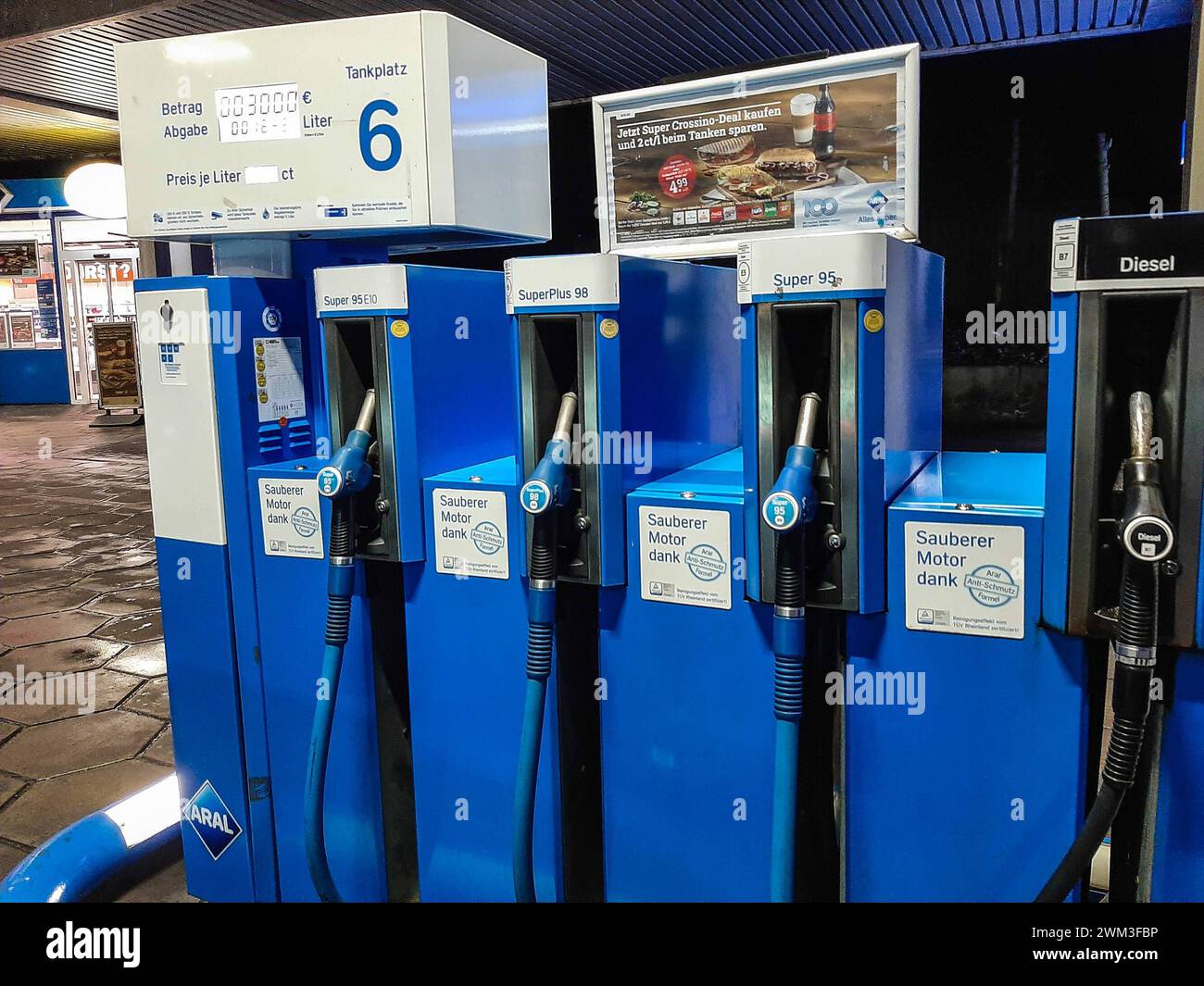 Aral Tanksäule *** Aral fuel pump Copyright: xLobeca/RHx Stock Photo ...