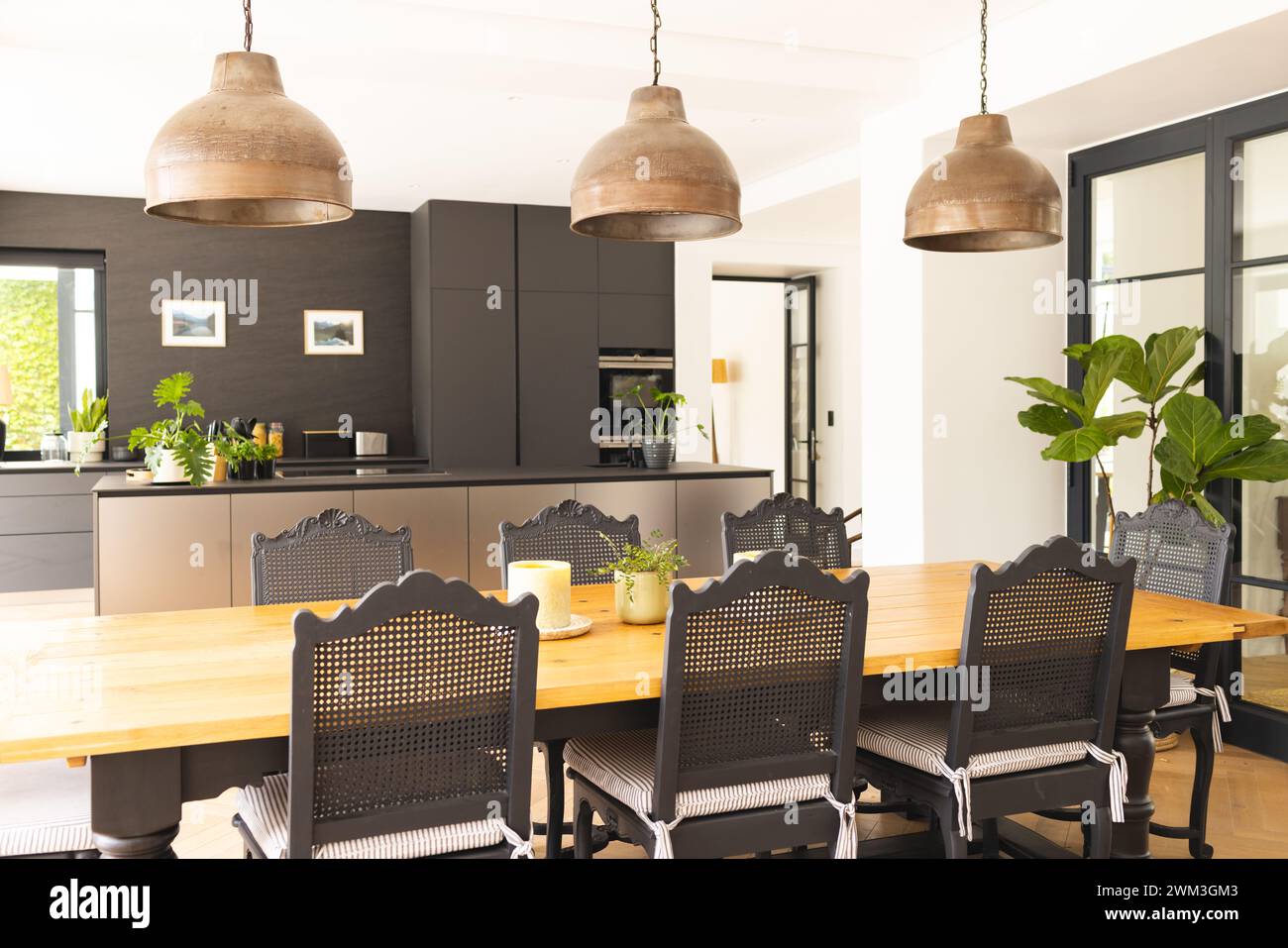 Modern kitchen and dining area hi-res stock photography and images - Alamy