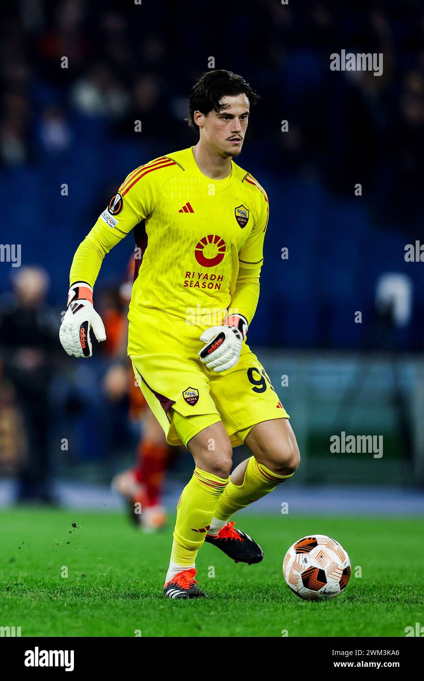 Roma’s Belgian goalkeeper Mile Svilar controls the ball during the UEFA ...