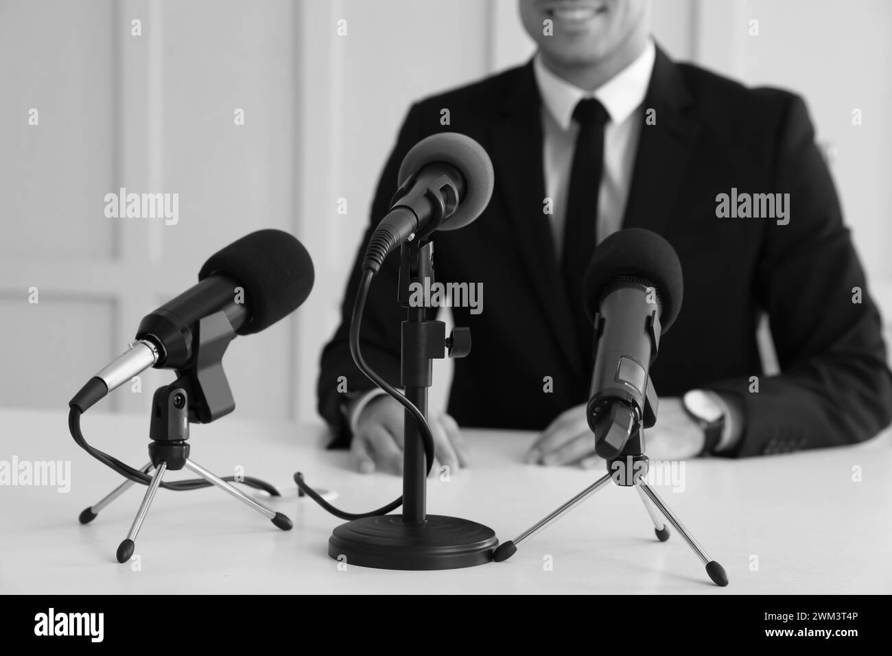 Black man male journalist reporter media hi-res stock photography and ...