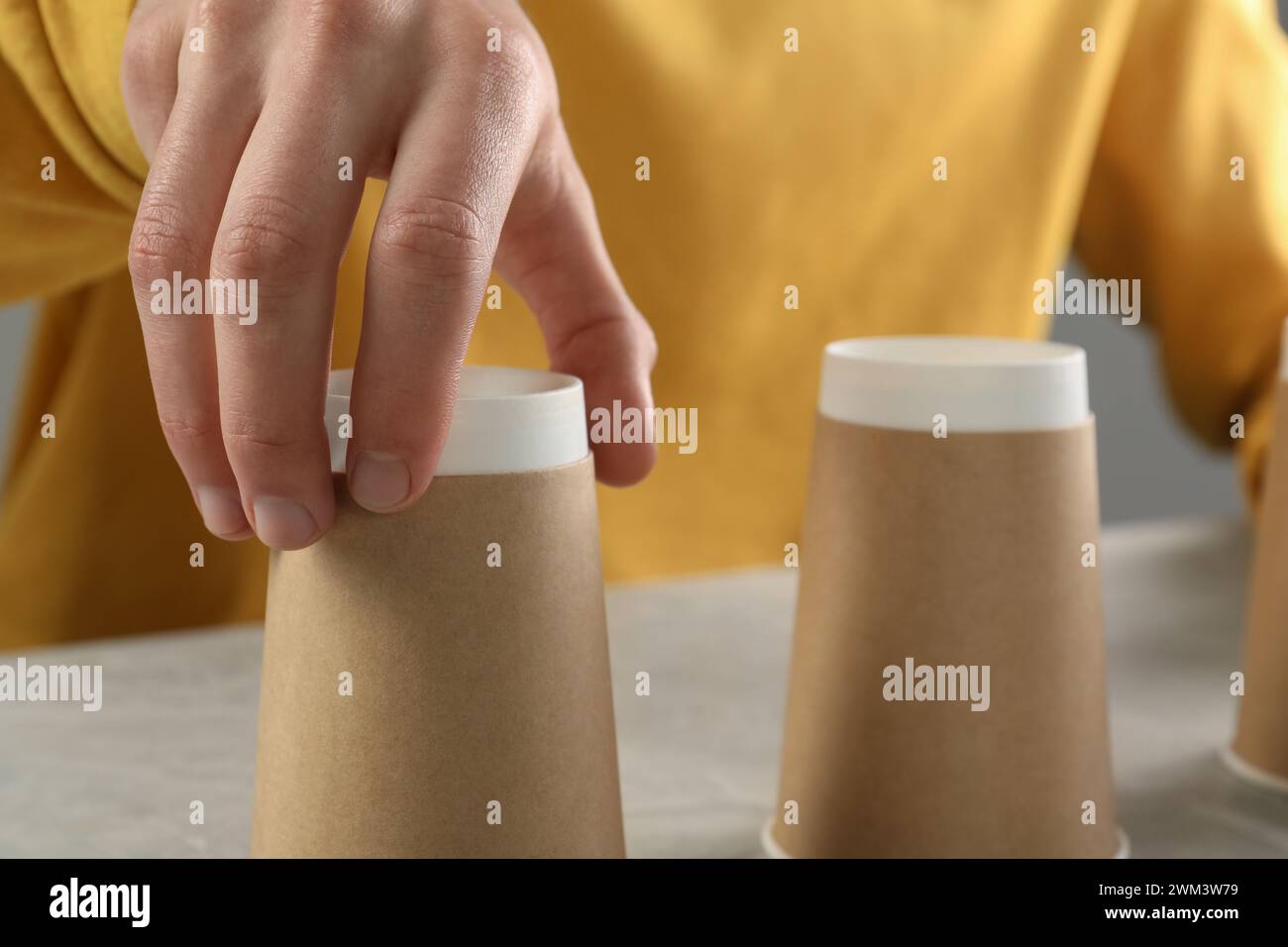 Shell game scam hi-res stock photography and images - Alamy