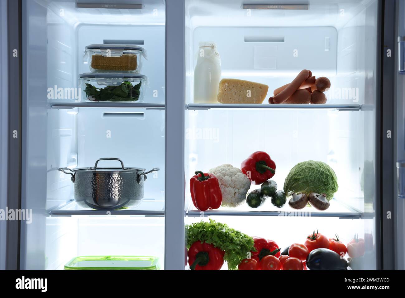 Refrigeration containers hi-res stock photography and images - Alamy