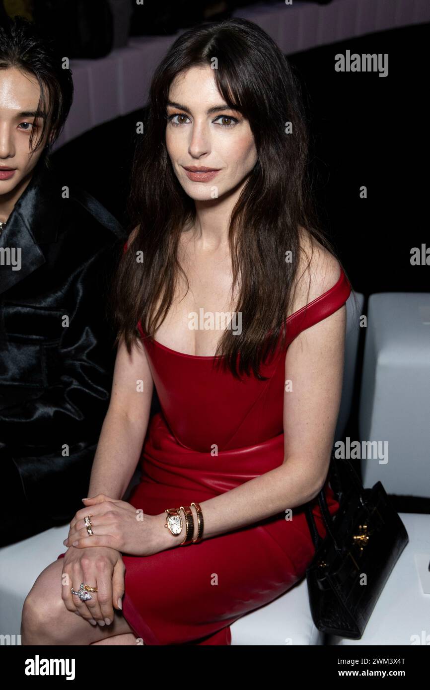 Milan, Italien. 23rd Feb, 2024. Anne Hathaway attends VERSACE Fall ...