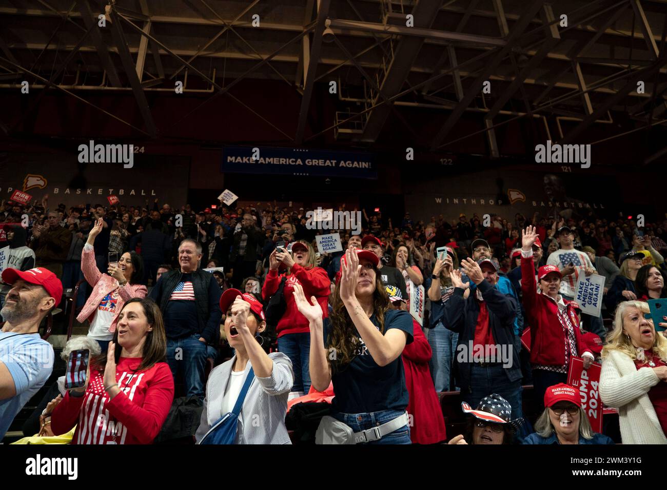 Trump rally 2024 cheer hi-res stock photography and images - Alamy