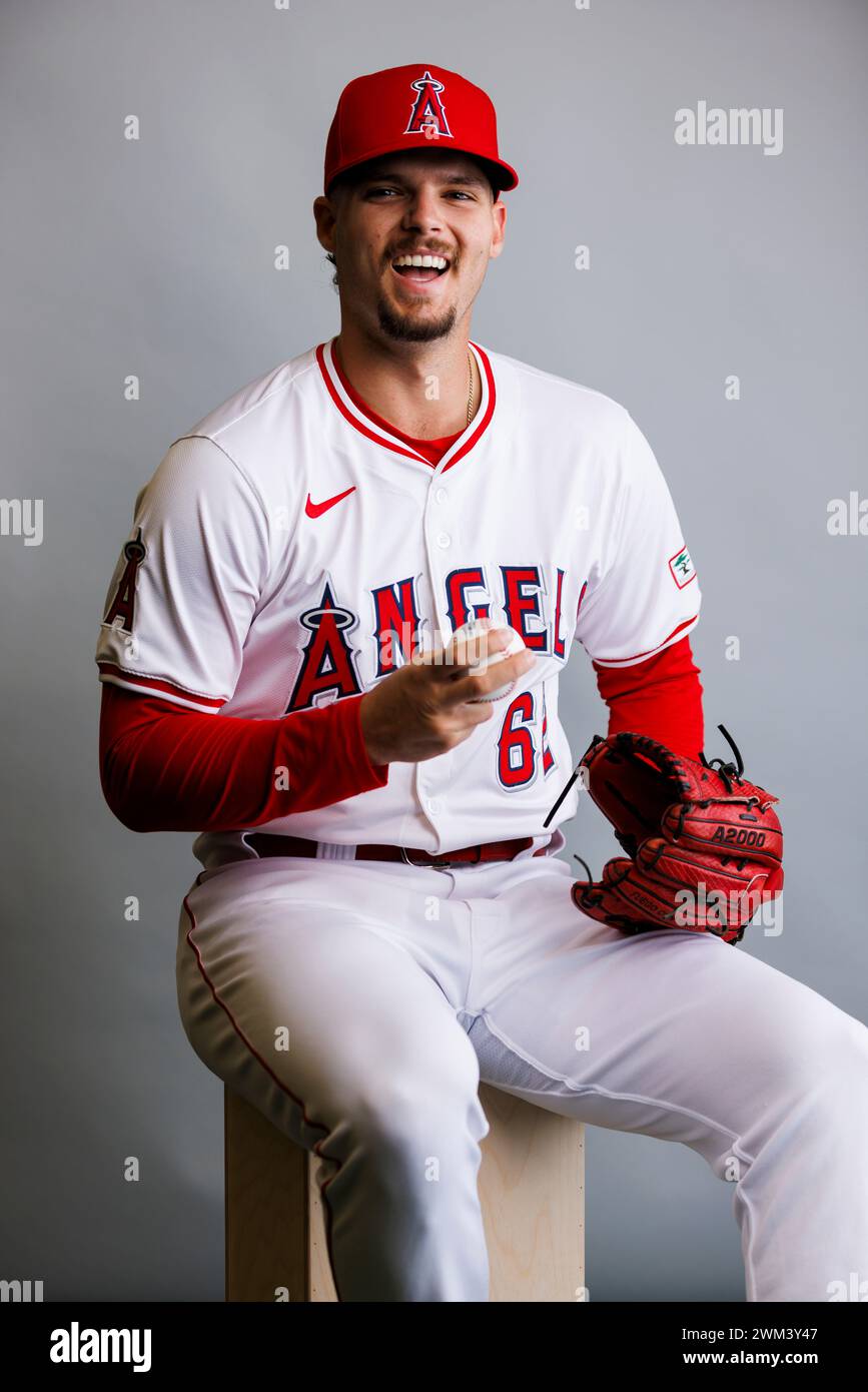 TEMPE, AZ - FEBRUARY 21: Pitcher Victor Mederos (62) poses for a ...