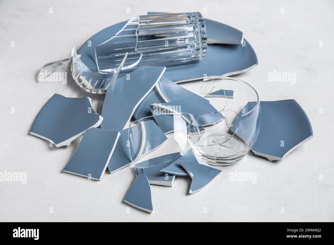 Broken glass on plates hi-res stock photography and images - Alamy
