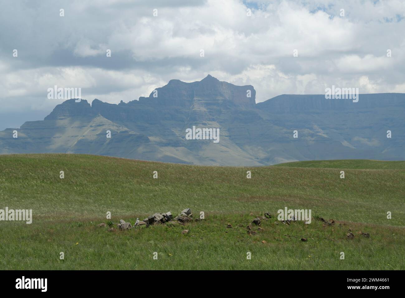 Giants Castle Mountain silhouette, Drakensberg mountains, iconic ...