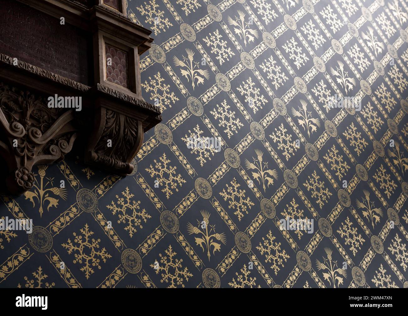 Guilded wallpaper in the Adam Smith hall of the University of Glasgow ...