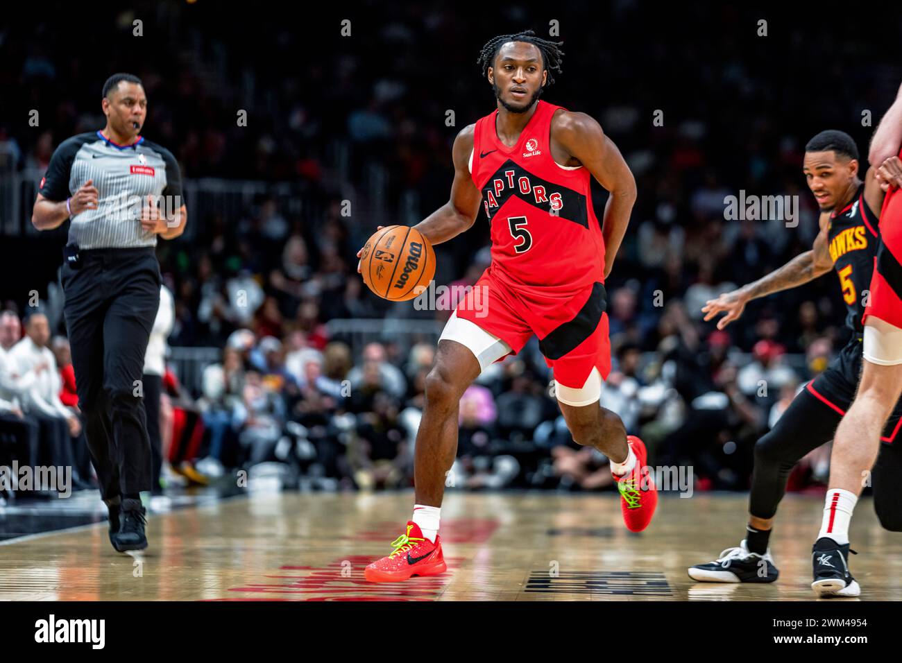 Toronto Raptors guard Immanuel Quickley moves around a screen on ...