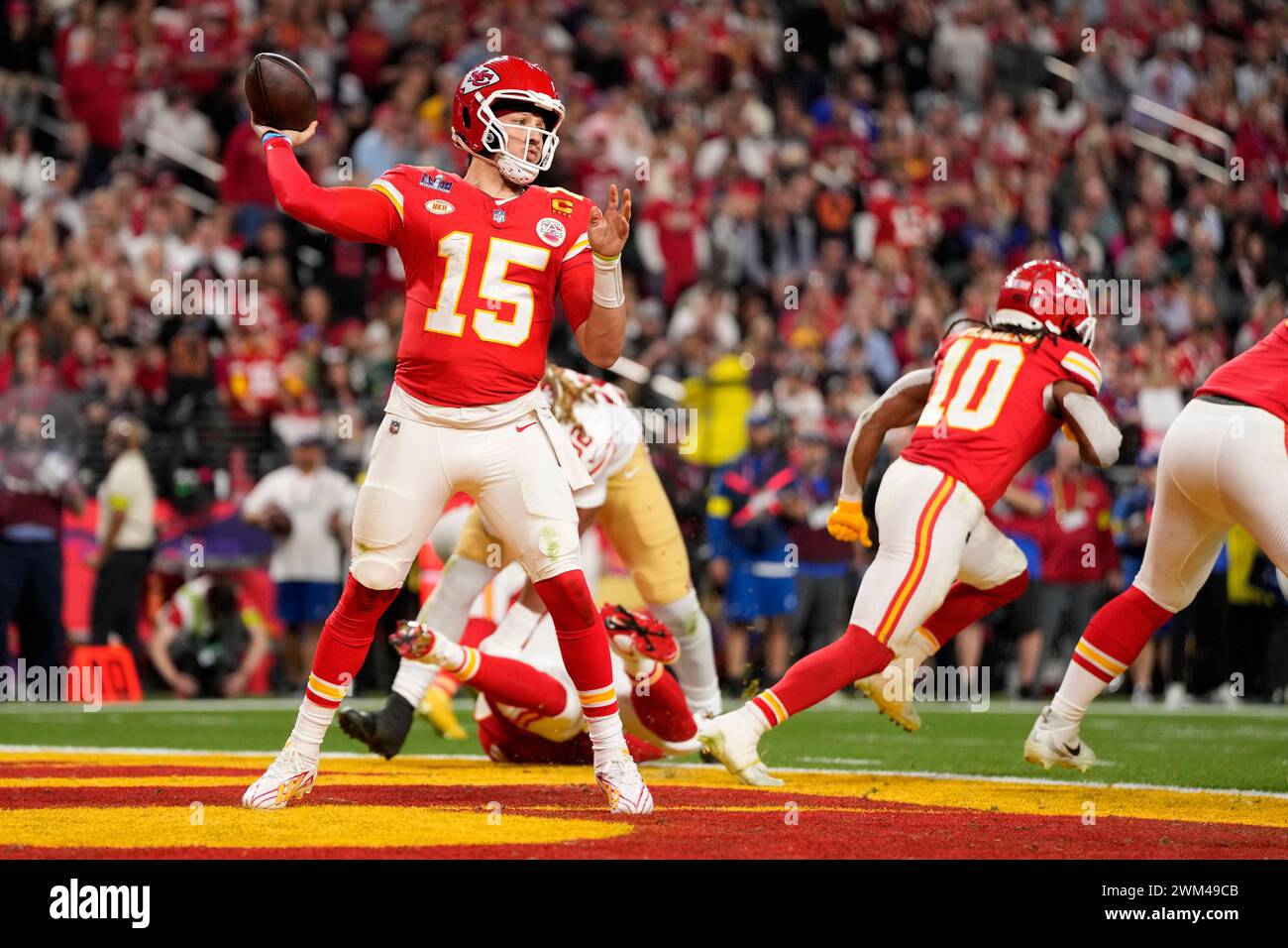 Kansas City Chiefs quarterback Patrick Mahomes (15) throws a pass ...